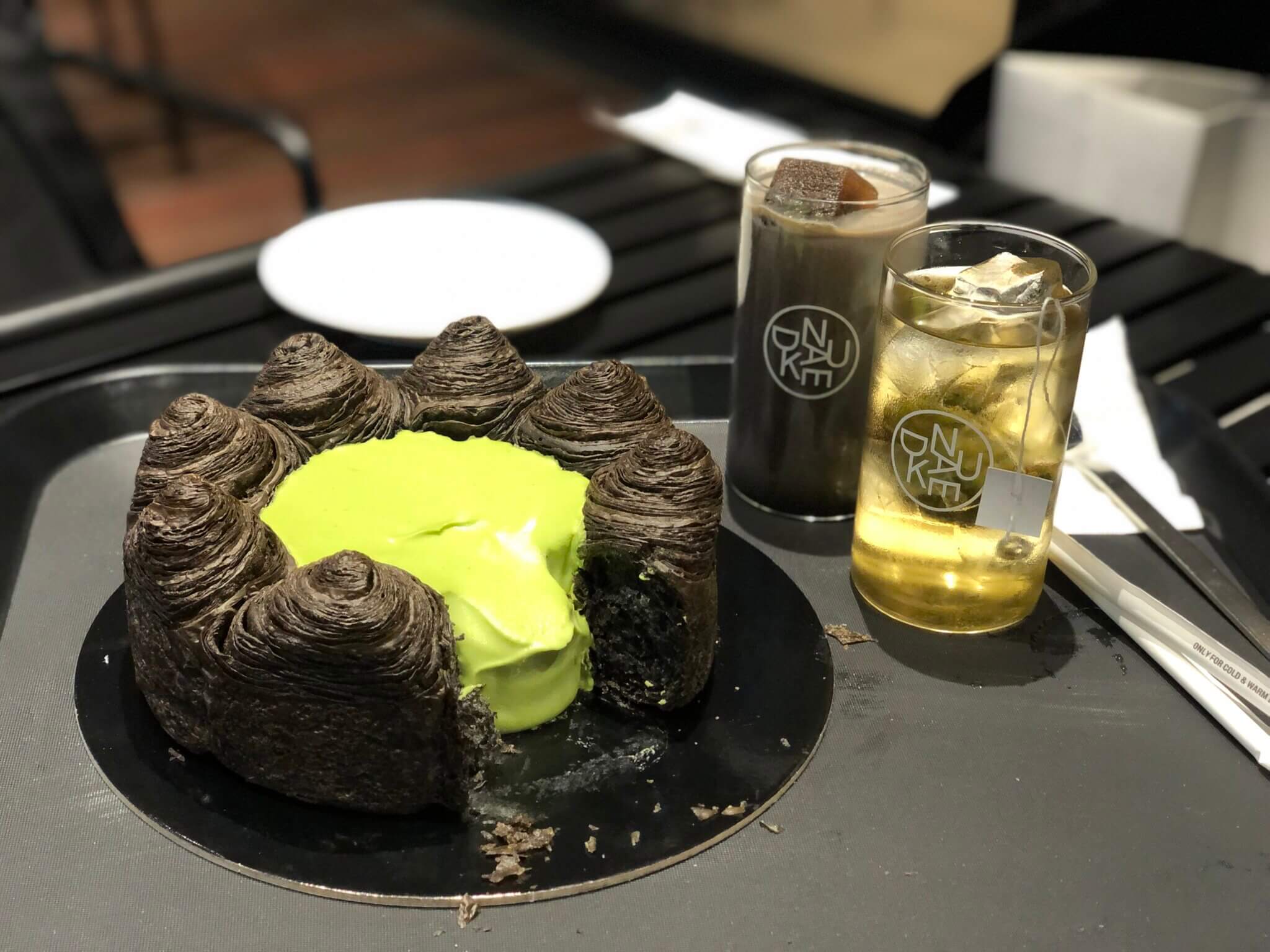 【首爾美食】NUDAKE (누데이크) Cafe狎鷗亭店｜最火紅的創意時甜點店，抹茶岩漿可頌蛋糕太好吃啦!(沒去會後悔)
