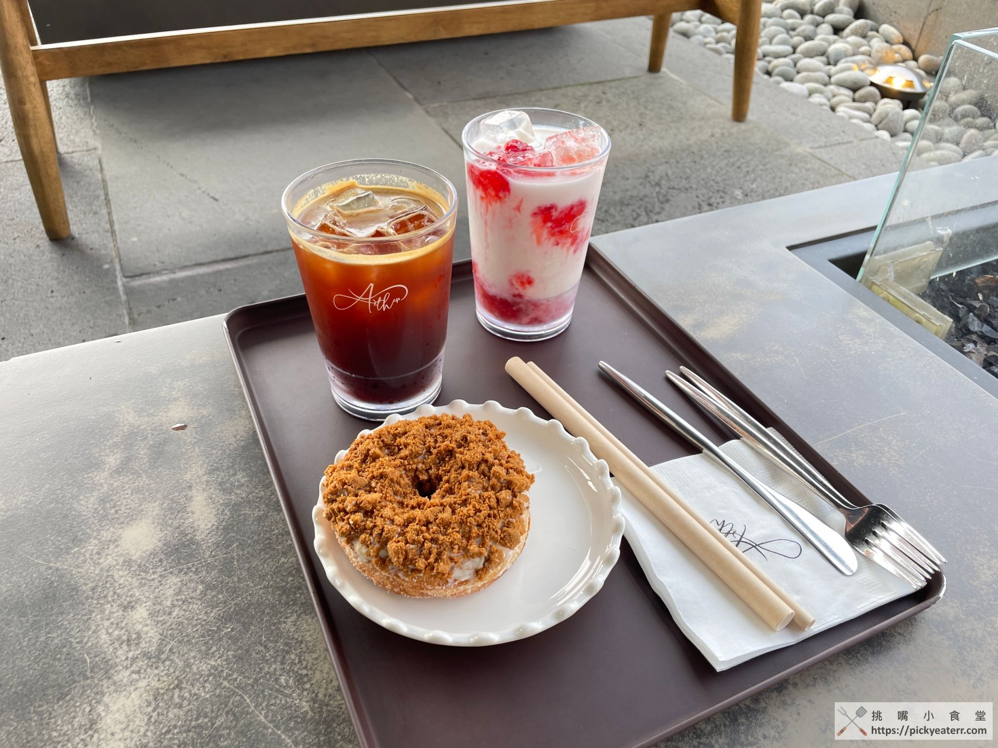 【韓國釜山美食】Aether cafe에테르超適合渡假的白淺灘文化村，絕美落地窗海景咖啡廳，甜點爆炸好吃！(釜山必去咖啡廳)