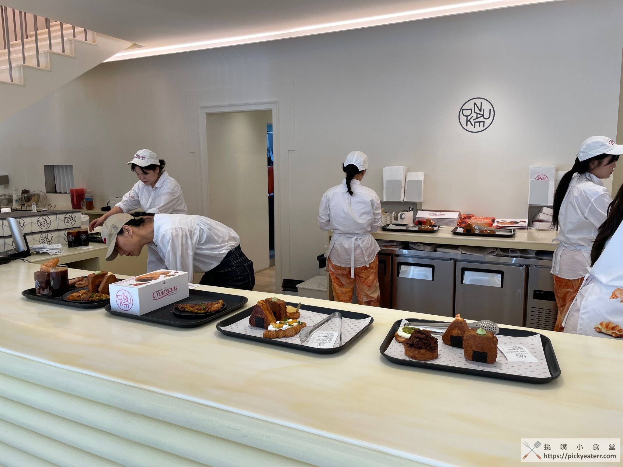 【首爾美食】NUDAKE新沙店(누데이크)巨無霸可頌！2024韓國必訪藝術咖啡廳，讓人難以招架的美味可頌 （最新分店新沙店.菜單）